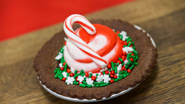 Guide to the Sweets and Treats at Holidays at Disneyland Resort